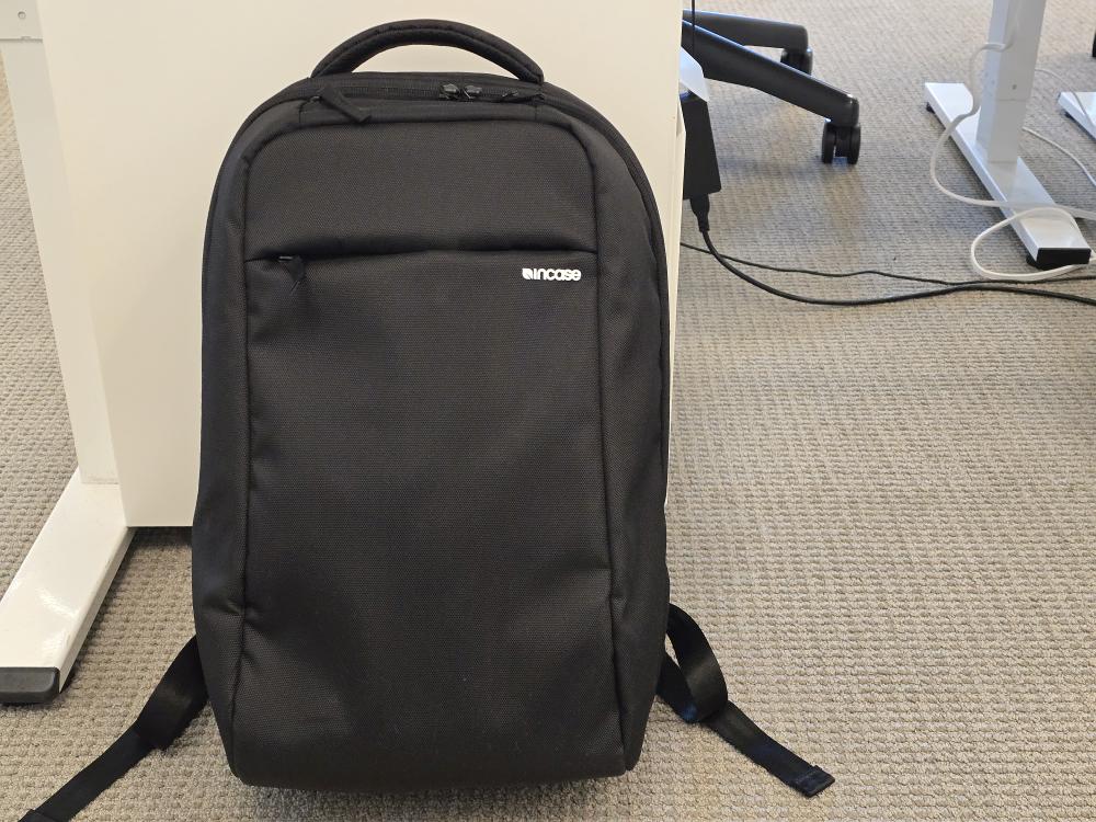 Incase ICON Lite Backpack Review – The Gamer With Kids